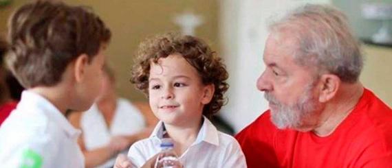Neto do ex-presidente Lula morre de meningite aos 7 anos
