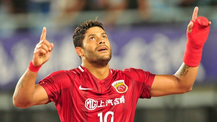 Atlético-MG fecha contratação de atacante Hulk