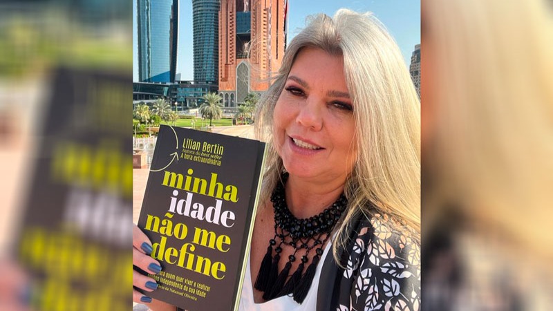 Autora de best seller realiza tarde de autógrafo em Ipatinga