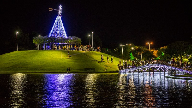 Luzes de Natal iluminam Ipatinga com programação repleta de arte