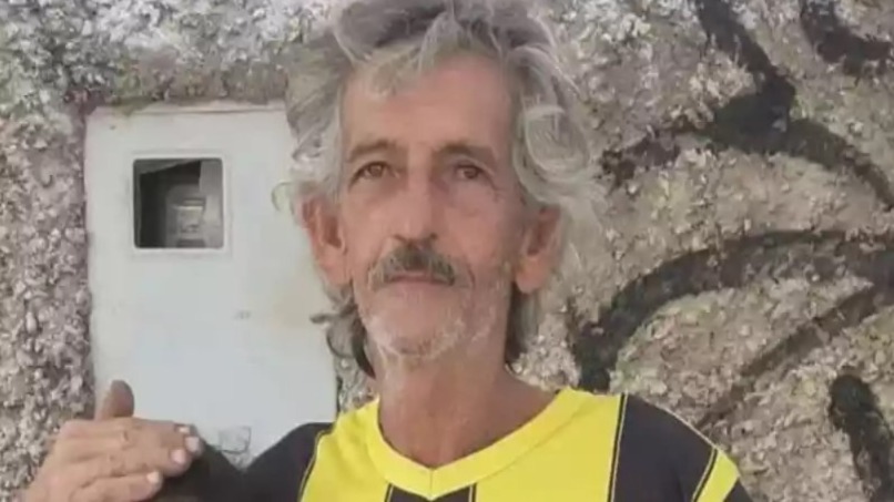 Amigos prestam homenagem a José Milton jogando futebol durante velório ...