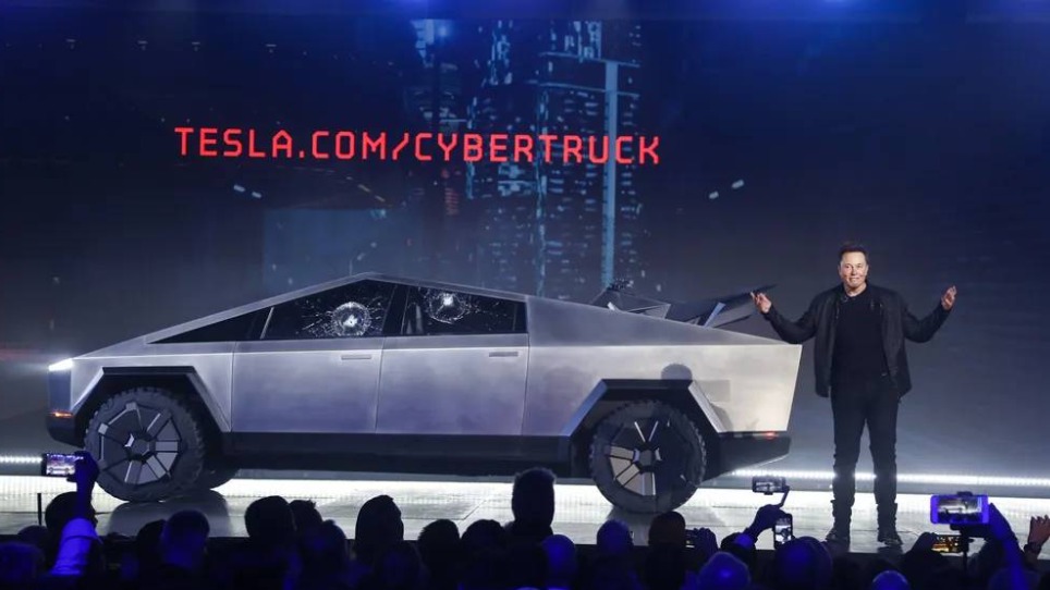 Conheça o carro "Inquebrável' de Elon Musk que começa a ser entregue ...
