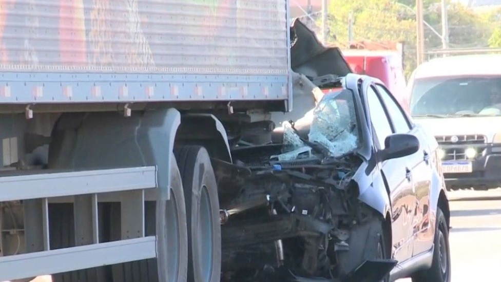 Vídeo: homem morre e duas pessoas ficam feridas em acidente na Fernão Dias, em Atibaia | Plox