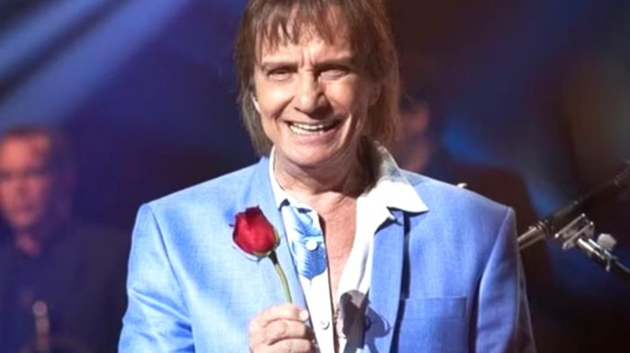 Roberto Carlos celebra 50 anos na TV Globo com show especial nesta sexta-feira
