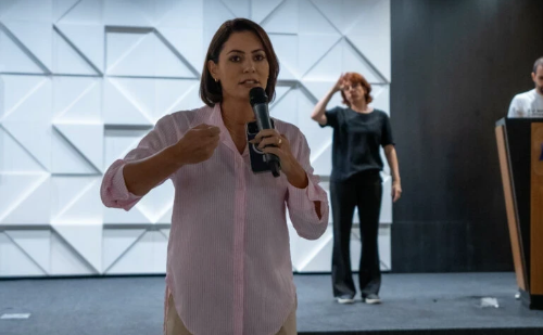 Michelle lidera corrida ao Senado no DF com ampla vantagem