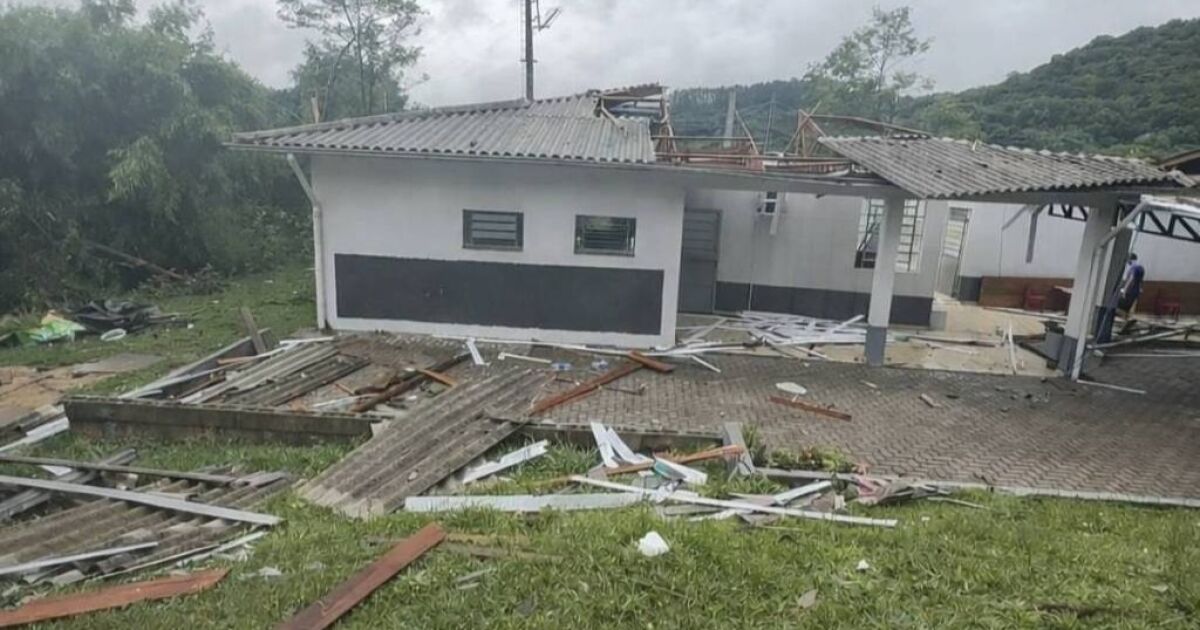 Tornado causa destruição em Farroupilha e deixa moradores desabrigados ...