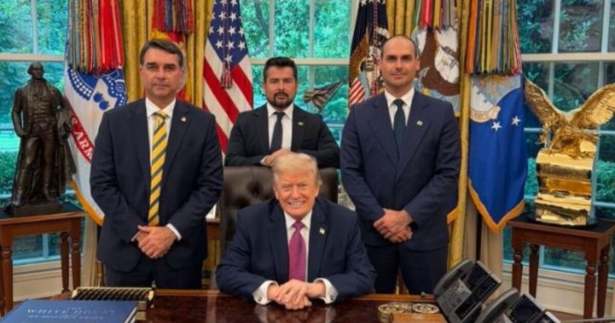 Flávio Bolsonaro se reúne com Trump no Salão Oval; encontro não ...