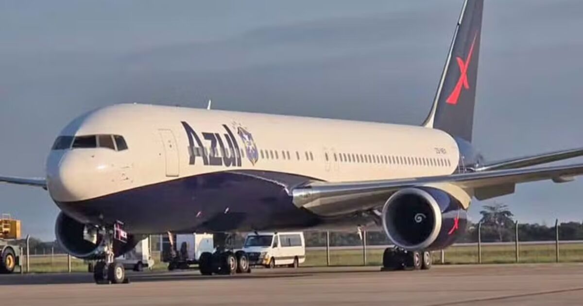 Seleção embarca para a Copa em Boeing sul-africano “envelopado” com ...